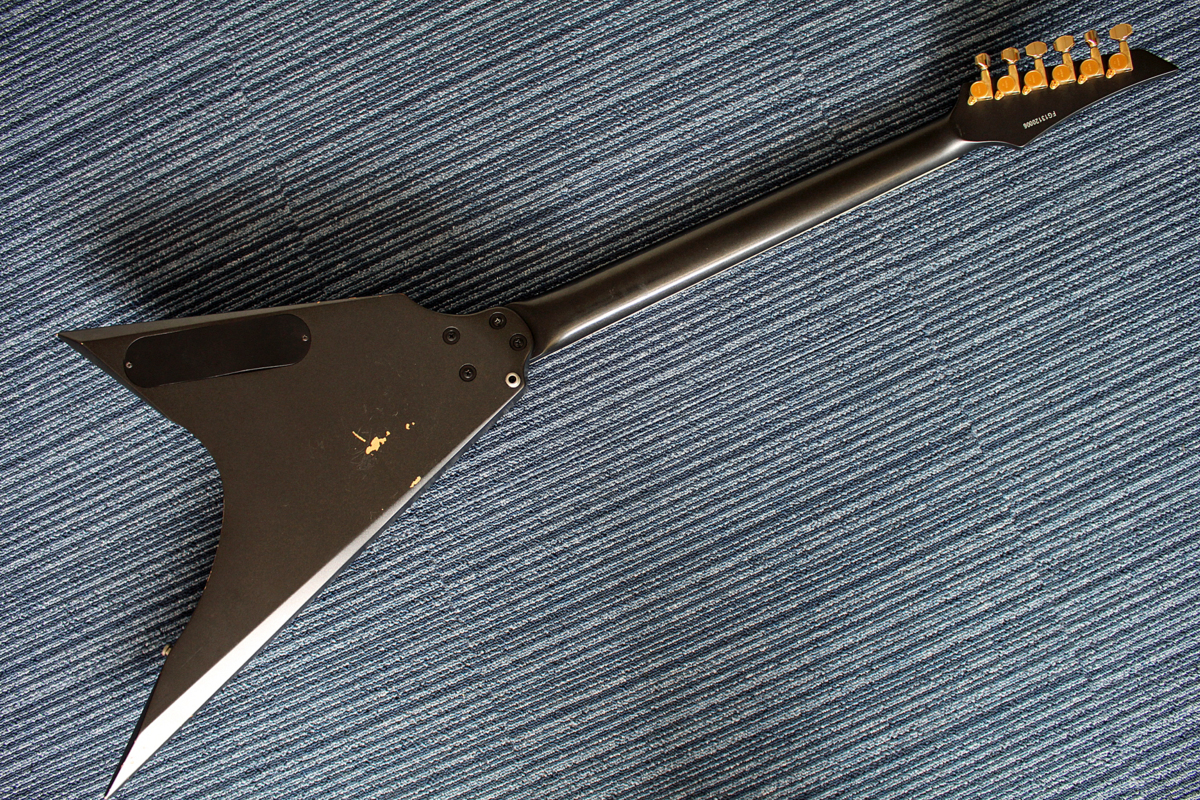 現状品 FERNANDES フェルナンデス V-HAWK 改造品 Flying V 黒 エレキギター フライングV キズ サビあり ...