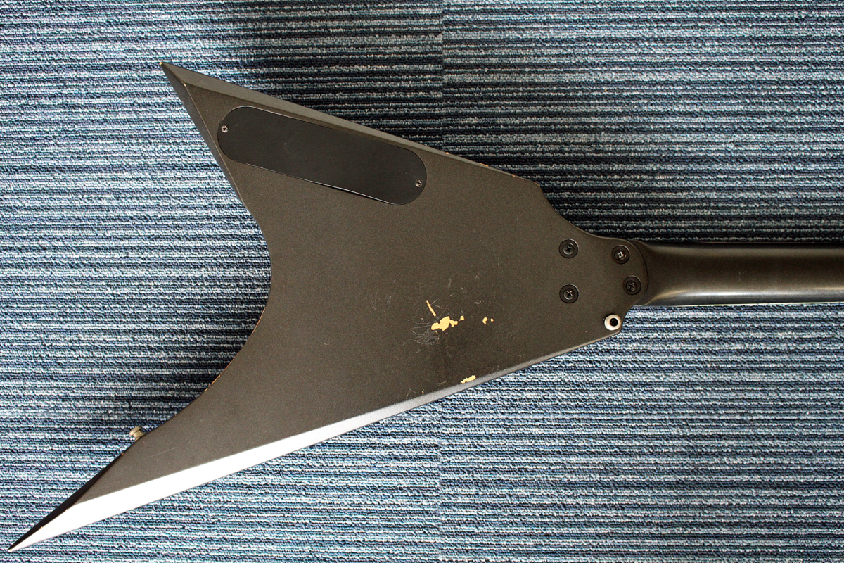 現状品 FERNANDES フェルナンデス V-HAWK 改造品 Flying V 黒 エレキギター フライングV キズ サビあり ...