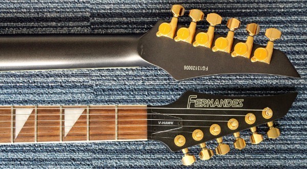 現状品 FERNANDES フェルナンデス V-HAWK 改造品 Flying V 黒 エレキギター フライングV キズ サビあり ...
