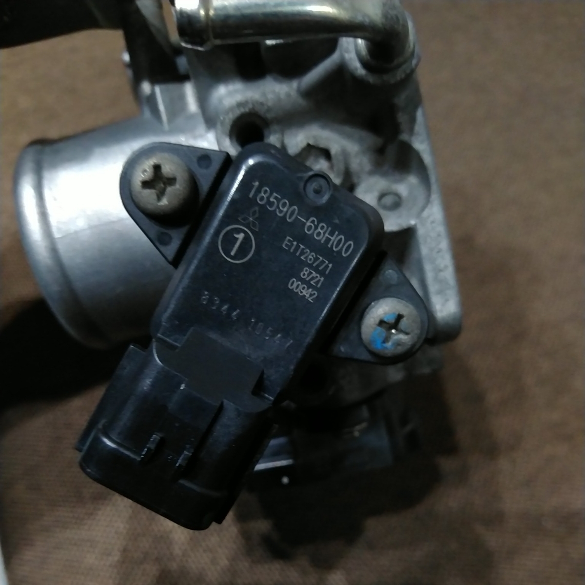 スクラム EBD-DG64V 5MT スロットルボディ 1A43-13-640A エンジンコンピューター 33920-68HB0 み エブリー DA64V(エンジン部品)｜売買された ...