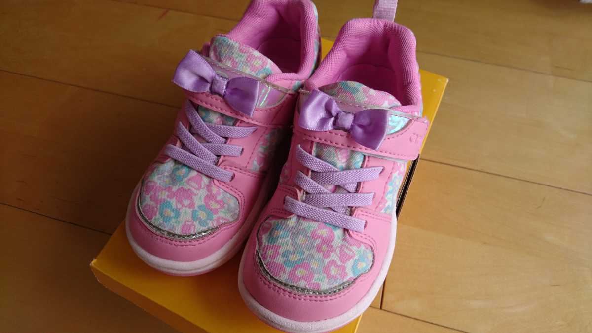 moonstar carrot スニーカー キッズ 花柄 16.5cm(16cm～)｜売買されたオークション情報、yahooの商品情報をアーカイブ公開 - オークファン（aucfan.com）