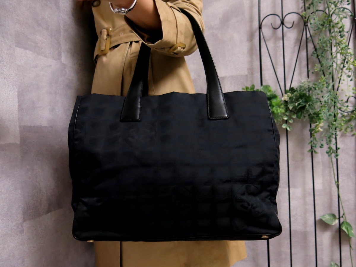 超 CHANEL シャネル ニュートラベル ライン ナイロン カーフ レザー 本革 トート バッグ 黒 肩掛け A4 OK 書類 かばん 16795(ハンドバッグ)｜売買されたオークション情報 ...