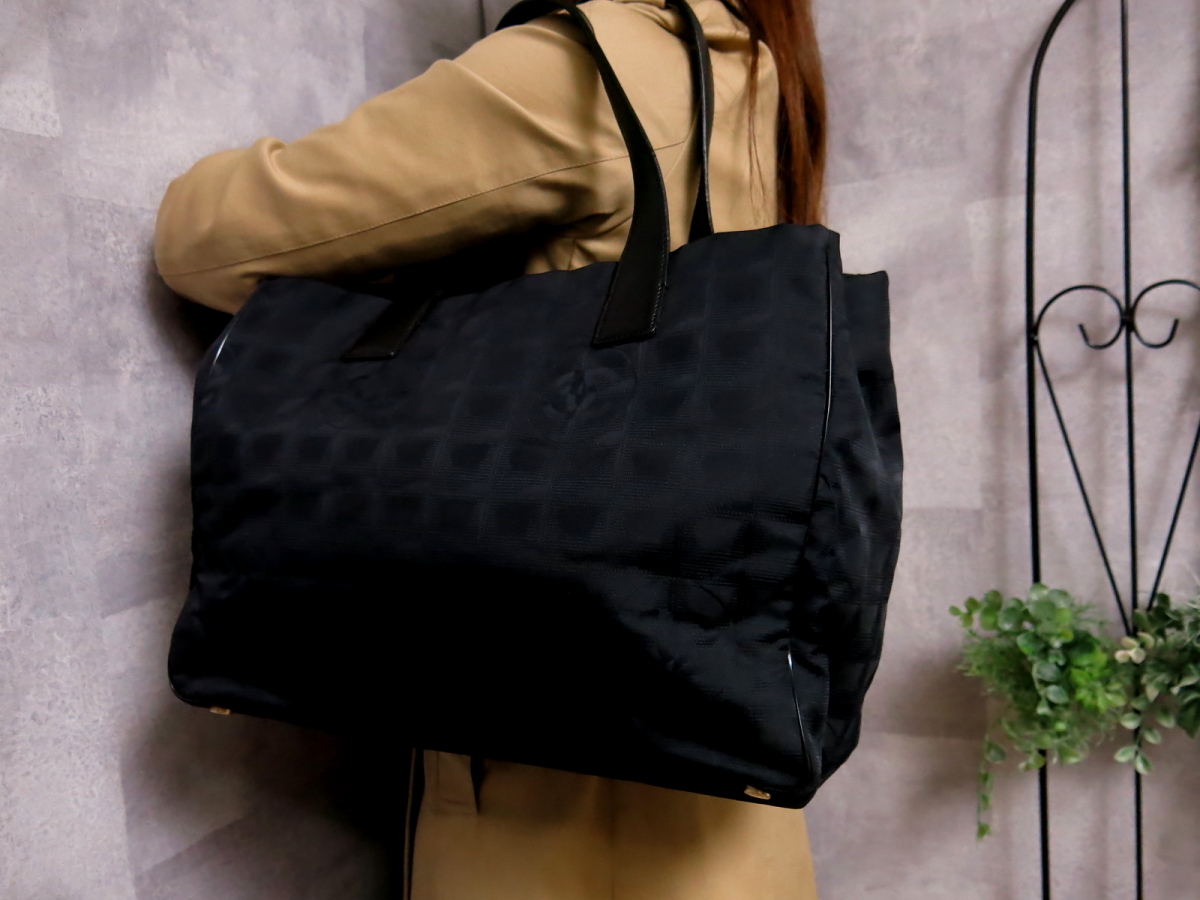 超 CHANEL シャネル ニュートラベル ライン ナイロン カーフ レザー 本革 トート バッグ 黒 肩掛け A4 OK 書類 かばん 16795(ハンドバッグ)｜売買されたオークション情報 ...