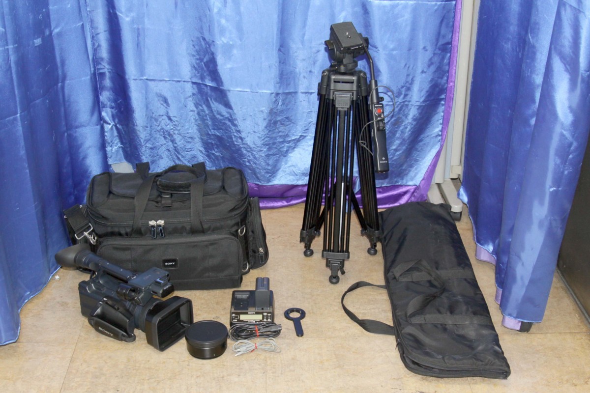 SONY/ソニー デジタルHDビデオカメラレコーダー HANDYCAM HDR-AX2000+三脚 VCT-1170RM/1セット ...