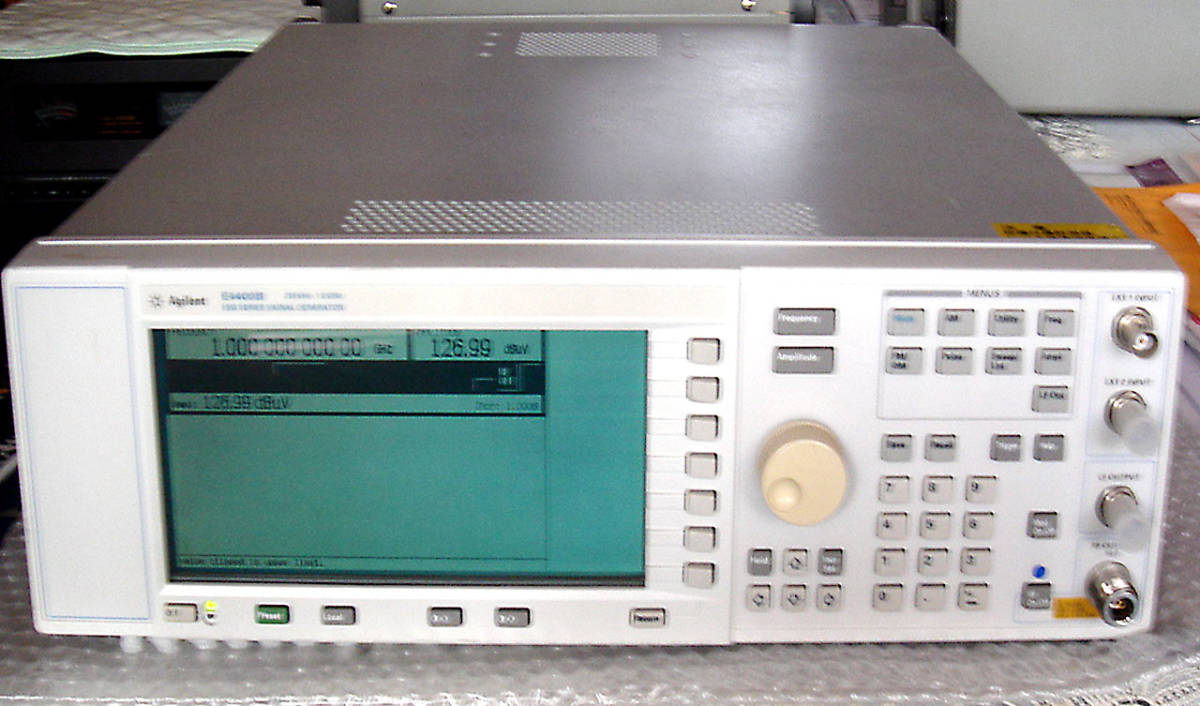 HP Agilent E4400B 1GHzま のSignal Generator 標準信号発生器 部品取り(アマチュア無線)｜売買された ...