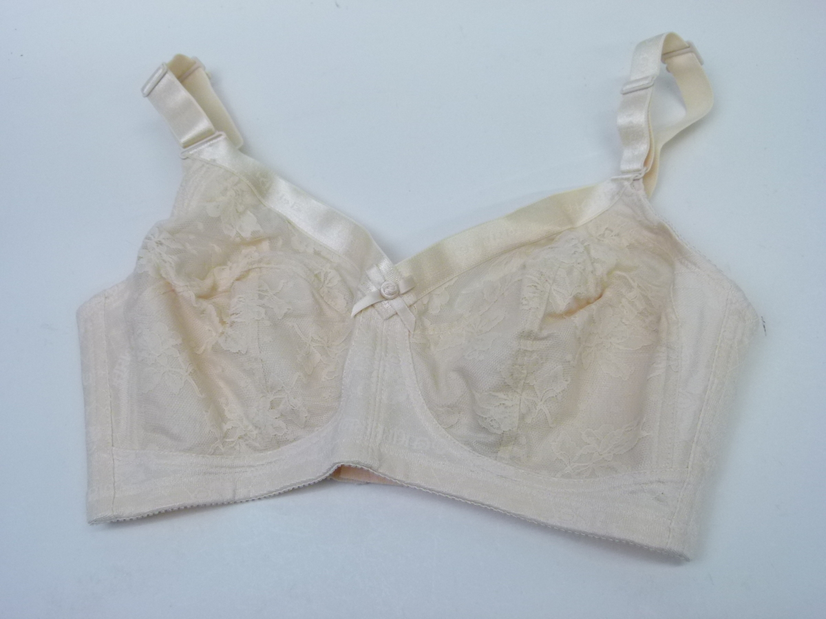 シャルレ 補正 FA022 ブラジャー E75 ベージュ(Eカップ以上)｜売買されたオークション情報、yahooの商品情報をアーカイブ公開 - オークファン（aucfan.com）