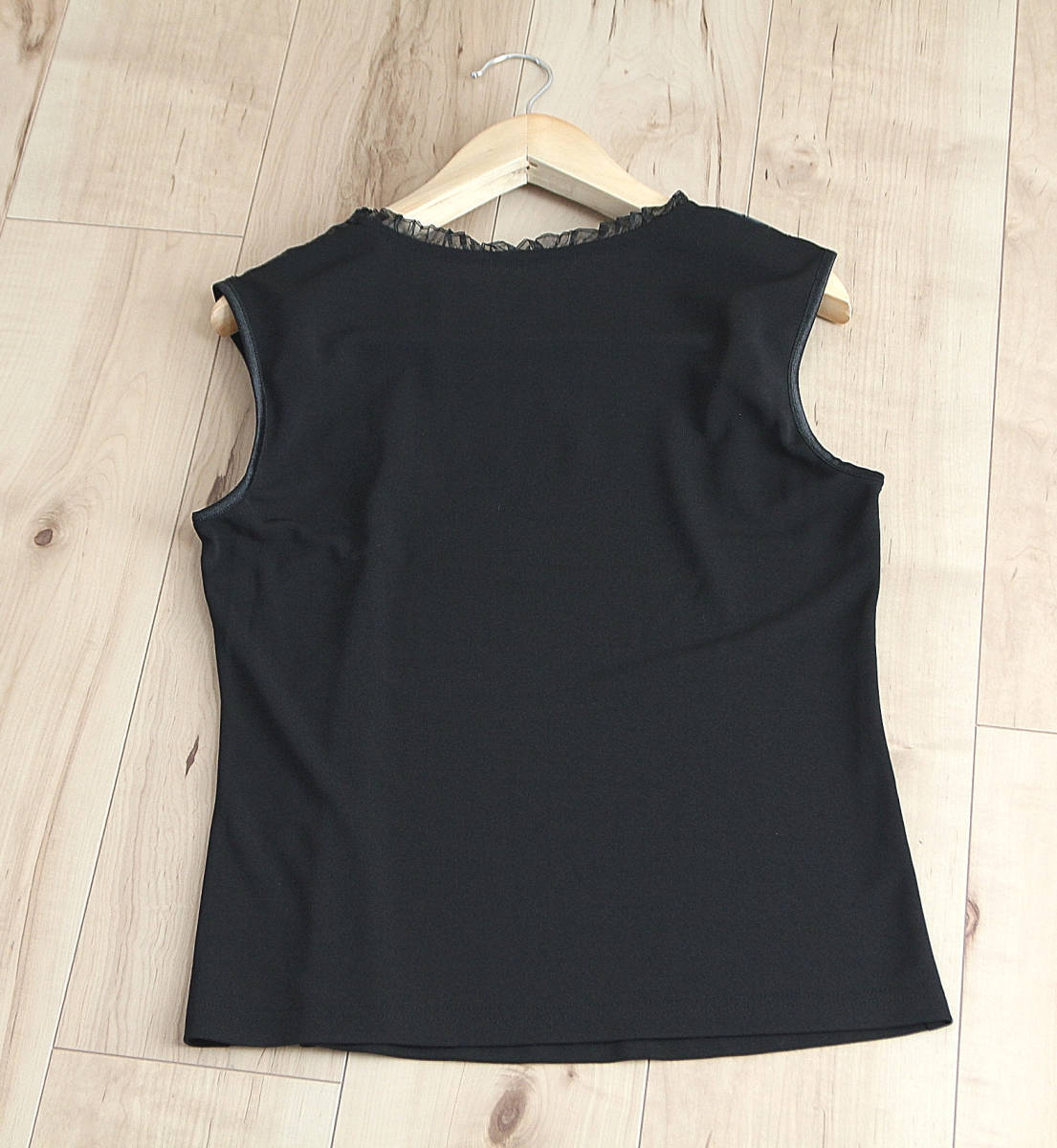 日本製 LAPINE BLANCHE ラピーヌブランシュ サイズM 黒 刺しゅう入 胸シフォンカットソー(Mサイズ)｜売買されたオークション情報、yahooの商品情報をアーカイブ公開 ...