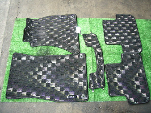 \ ^o^ Audi アウディ 8K A4 Sライン 右ハン フロアマット 5点 2015年式(アウディ用)｜売買されたオークション情報、yahooの商品情報をアーカイブ公開 - オークファン ...