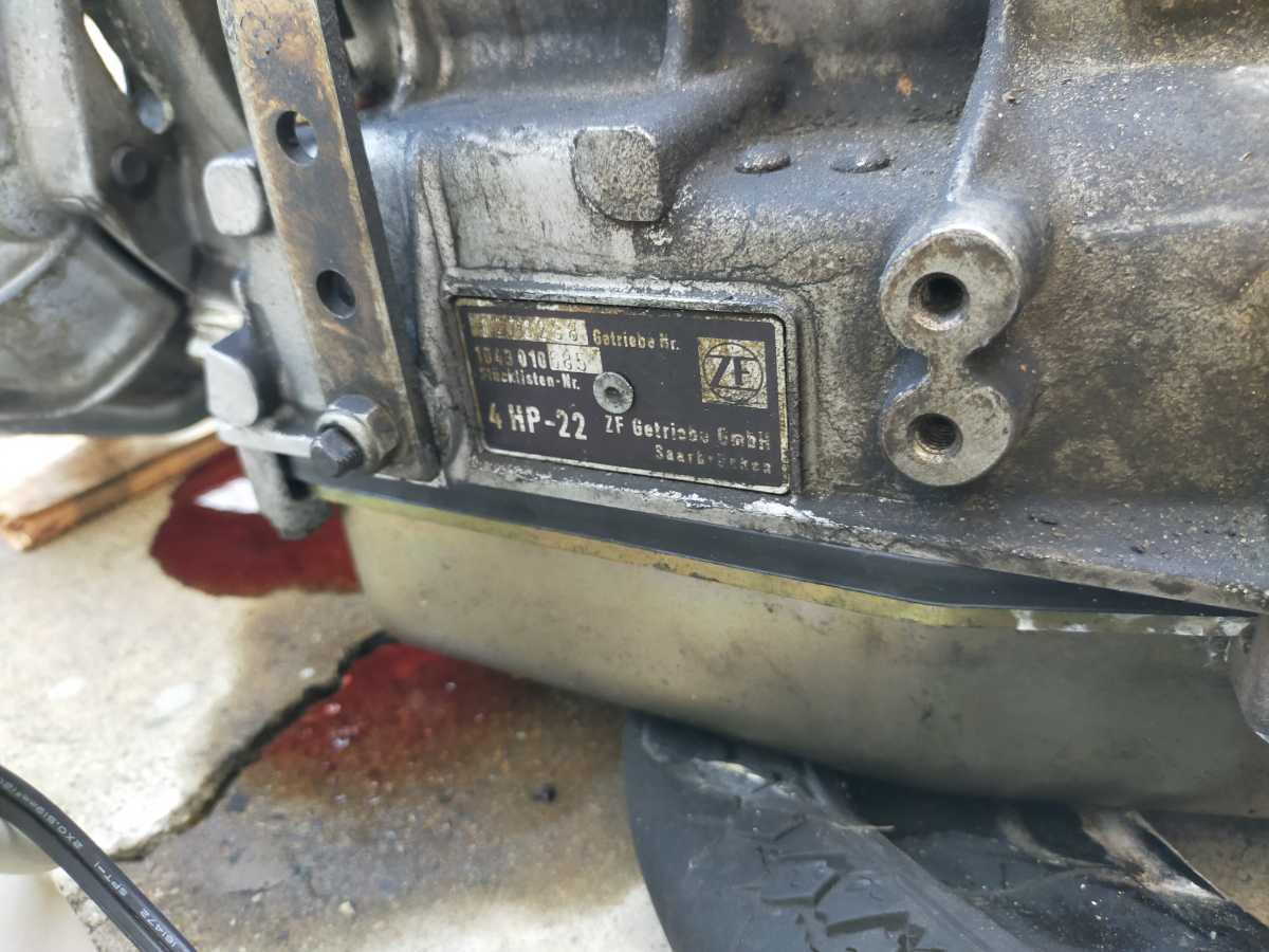 引取限定 BMW E30 320i 純正オートマチックミッション ZF 4HP-22 AT オートマ 4HP22 E24 E28 E32 ...