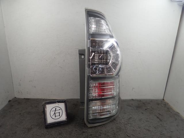 ヴォクシー DBA-ZRR70W 右テールランプ 202 81550-28591(テールライト)｜売買されたオークション情報、yahooの商品 ...