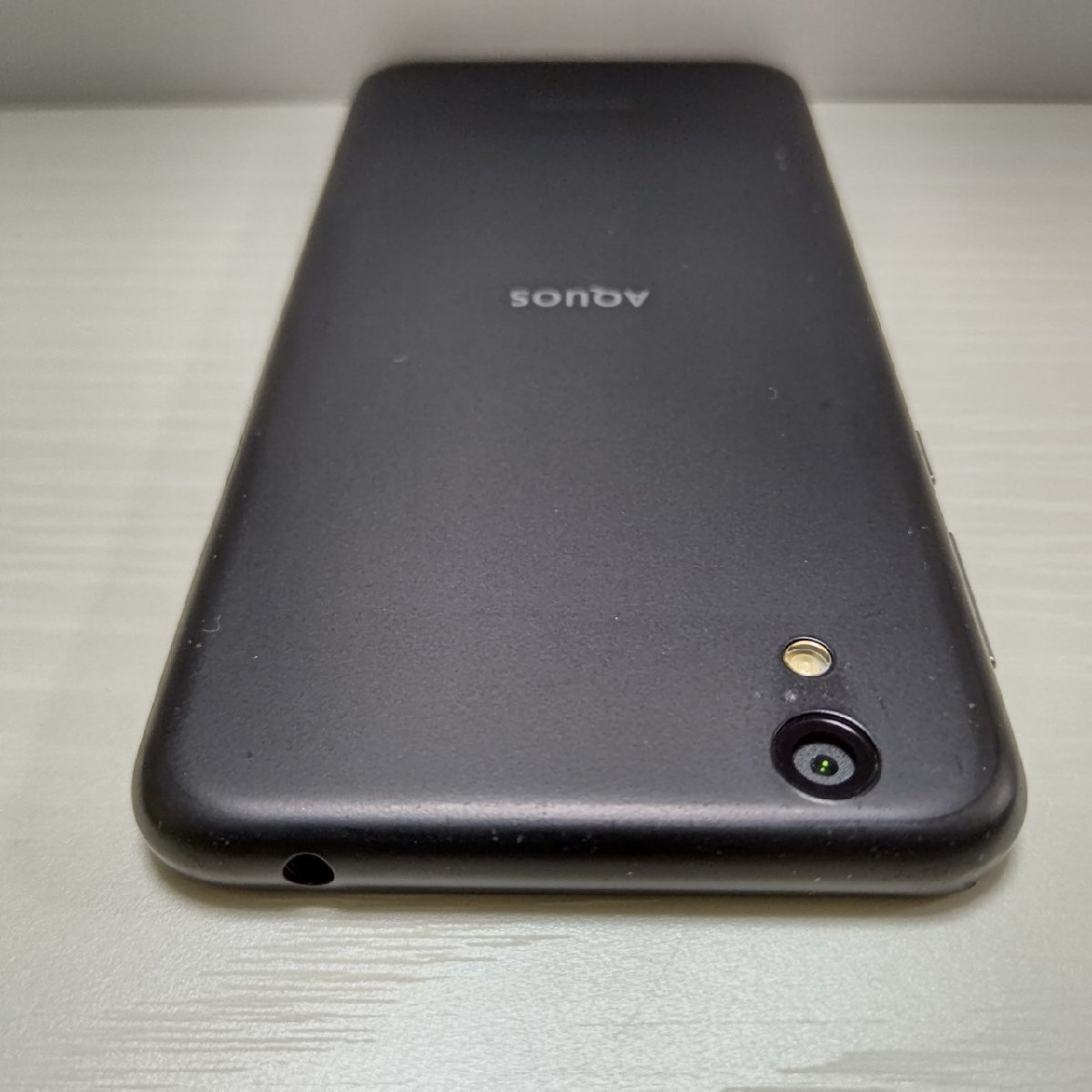 24898WM 完動品 SoftBank 702SH SHARP AQUOS sense basic ブラック SIMロック解除済 ...