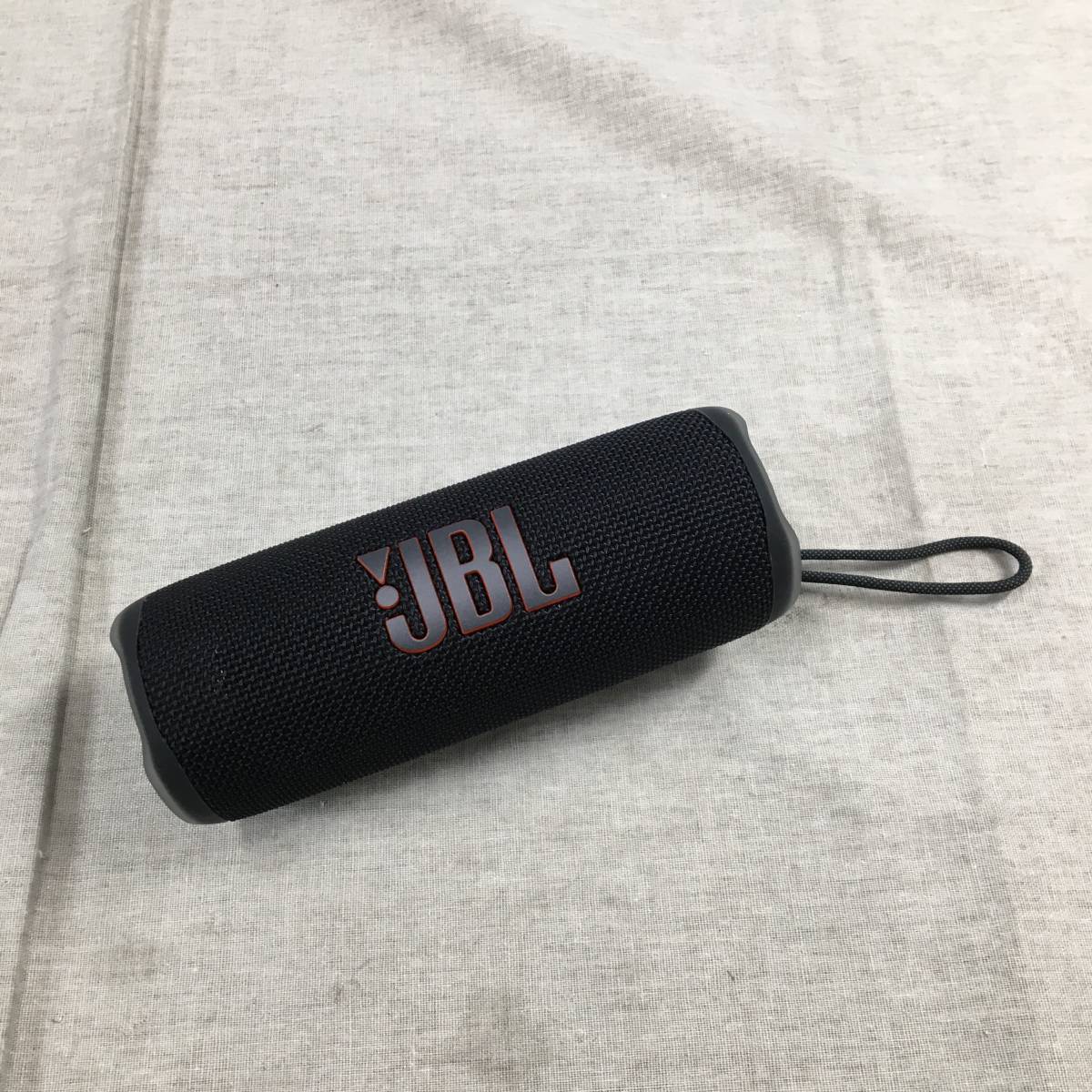 現状品 JBL FLIP6 Bluetoothスピーカー 2ウェイ スピーカー構成/USB C充電/IP67防塵防水 ブラック JBLFLIP6BLK 本体のみ(スピーカー本体)｜売買された ...