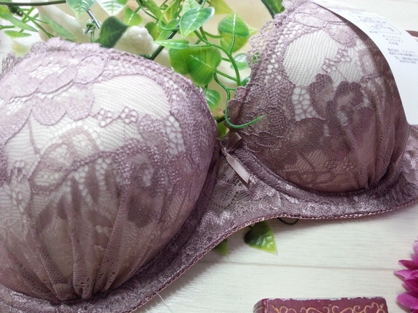 A90 ノンワイヤーなのに谷間メイク 美胸 Wパッド モールドカップ らくらくきれいブラ モカ系 F577(80以上)｜売買されたオークション情報、yahooの商品情報をアーカイブ公開 ...