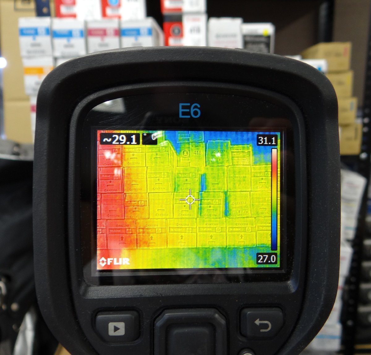 ごえん堂 FLIR E6 FLIR-E63900 赤外線サーモグラフィカメラ 赤外線 小型 フリアーシステムズ(プロ用、業務用)｜売買されたオークション情報、yahooの商品情報をアーカイブ ...