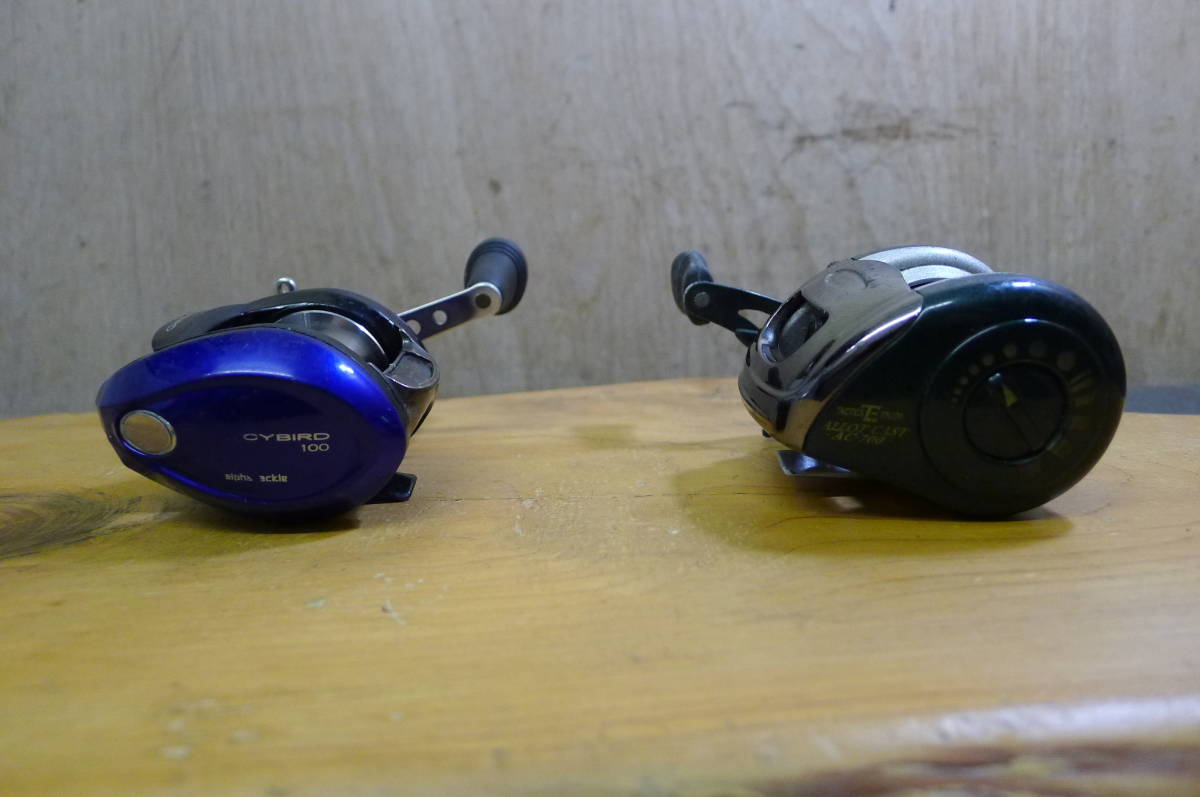 KK231 ベイトリール 2点 alpha tackle CYBIRD 100 TACTICS ENJOY ALLOT CAST AC-700 ...