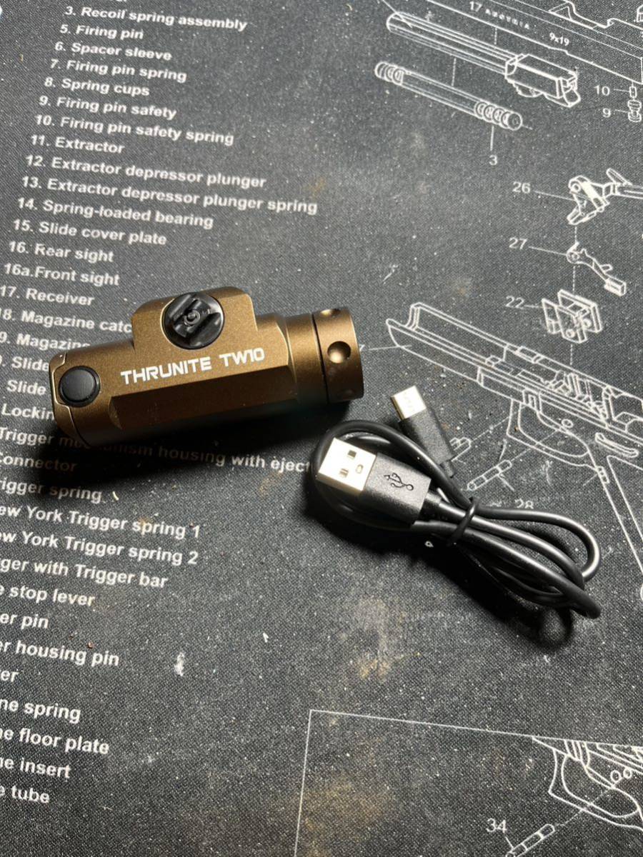 ThruNite TW10 軽量 充電式ウェポンライト LED P9搭載 明るさ最大900ルーメン surefire insight ...