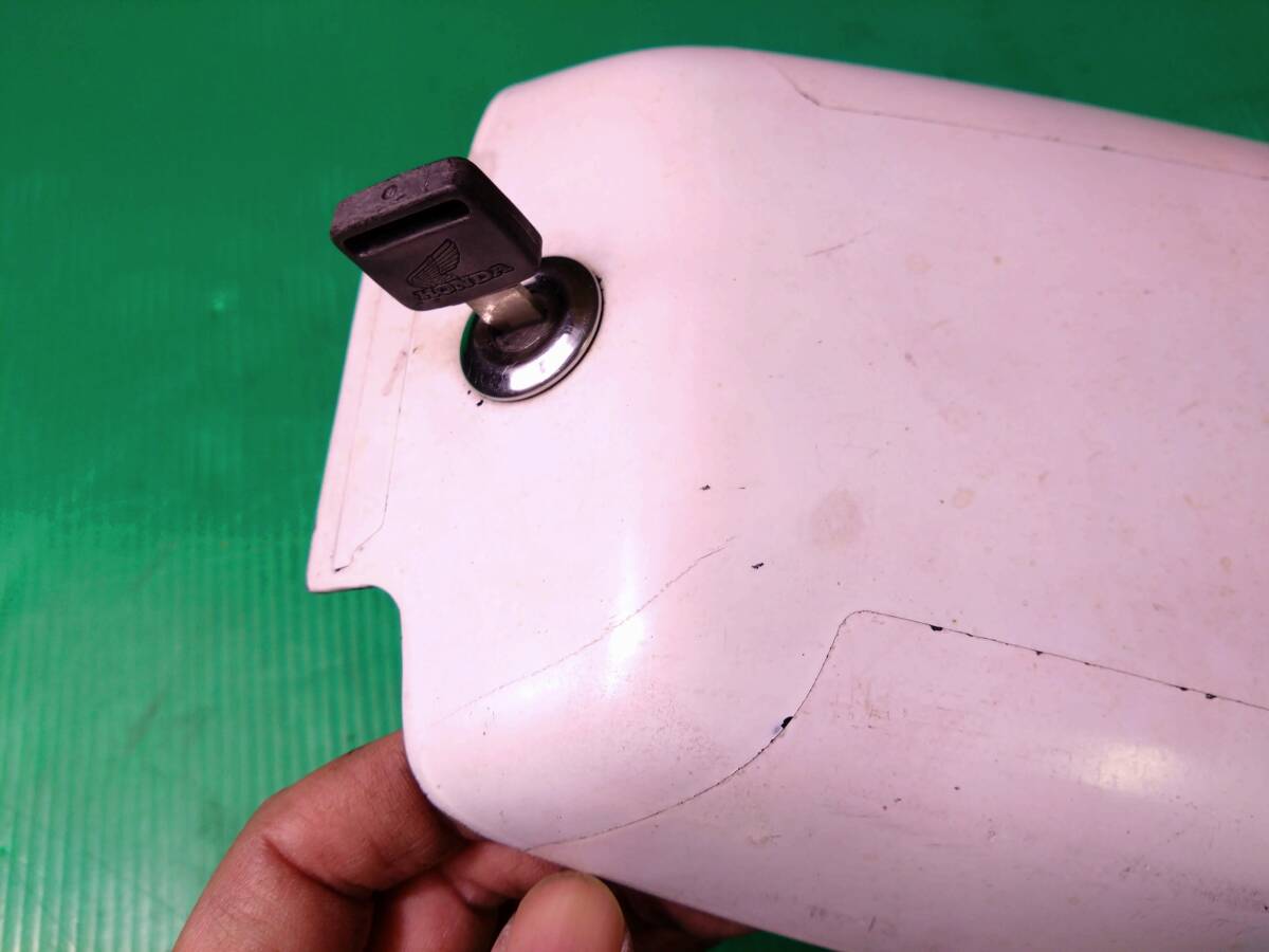 80 F1 ホンダ NS50F AC08 リアカウル テール カバー バックレスト カギ付き 20241128(リア)｜売買されたオークション情報、yahooの商品情報をアーカイブ公開 ...