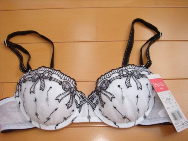 ワコール Wing Pulili 3/4カップブラ E70 リボン(インナーウエア一般)｜売買されたオークション情報、yahooの商品情報をアーカイブ公開 - オークファン（aucfan.com）