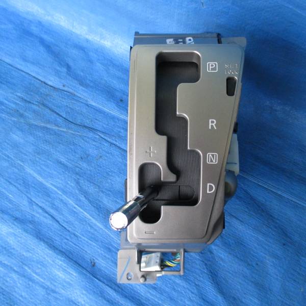 21Y エルグランド E51 純正 後期 シフト ゲート レバー パネル(日産用)｜売買されたオークション情報、yahooの商品情報をアーカイブ公開 - オークファン（aucfan.com）