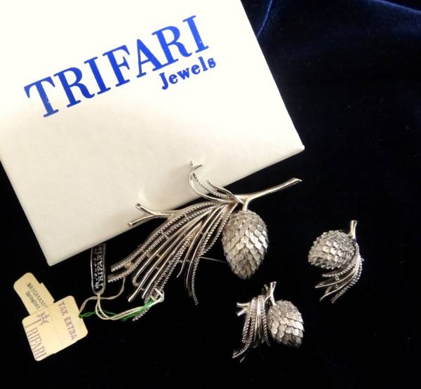 256 トリファリ 銀の松ぼっくりブローチとイヤリング TRIFARI(ブローチ)｜売買されたオークション情報、yahooの商品情報をアーカイブ公開 - オークファン（aucfan.com）