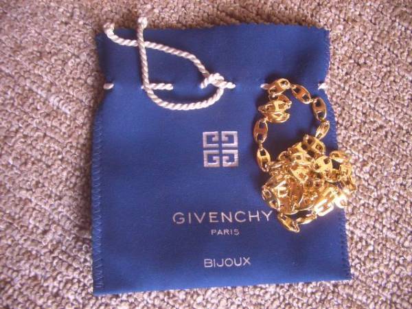 ネックレス GIVENCHY PARIS BIJOUX(ネックレス、ペンダント、チョーカー)｜売買されたオークション情報、yahooの商品情報をアーカイブ公開 - オークファン（aucfan.com）