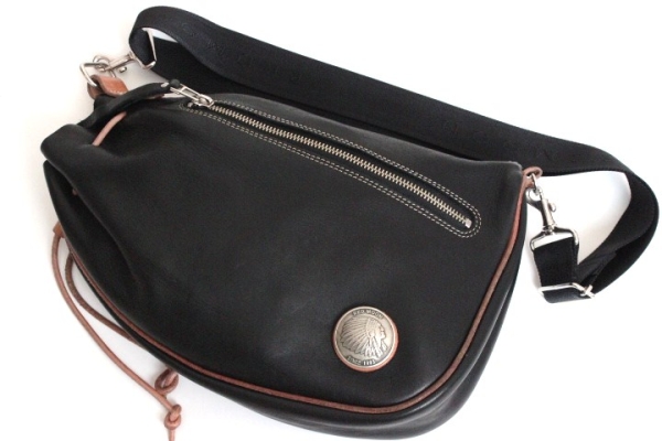 REDMOON バイカーズ ショルダーバッグ 黒/レッドムーン(かばん、バッグ)｜売買されたオークション情報、yahooの商品情報をアーカイブ公開 - オークファン（aucfan.com）