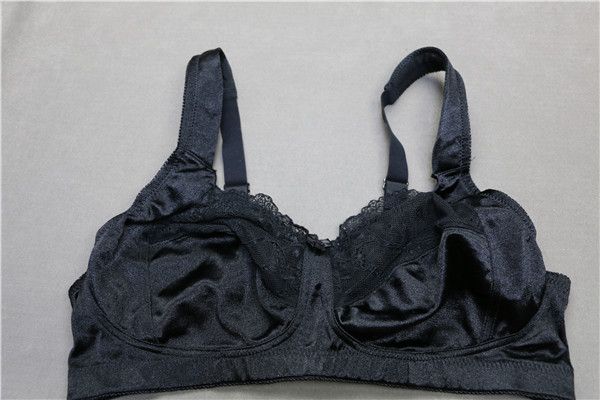 :.艶々ブラックレース フルカップノンワイヤ.: ブラ 95C a064(80以上)｜売買されたオークション情報、yahooの商品情報をアーカイブ公開 - オークファン（aucfan.com）