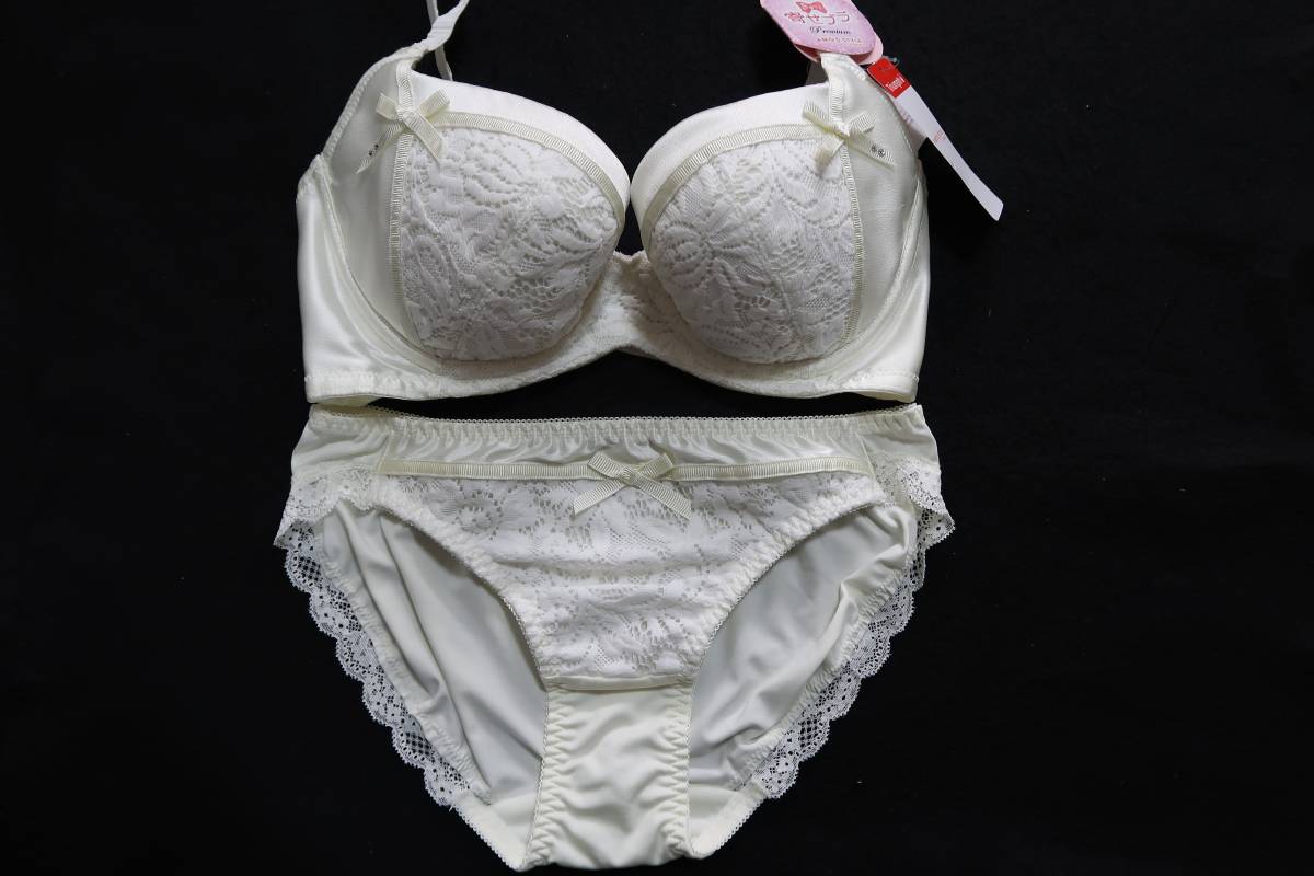 E65-M トリンプ アモスタイル きゅっと 寄せブラ プレミアム ブラジャー ショーツセット 脇すっきり 谷間キープ オフホワイト系/(65以下)｜売買されたオークション情報、yahooの ...