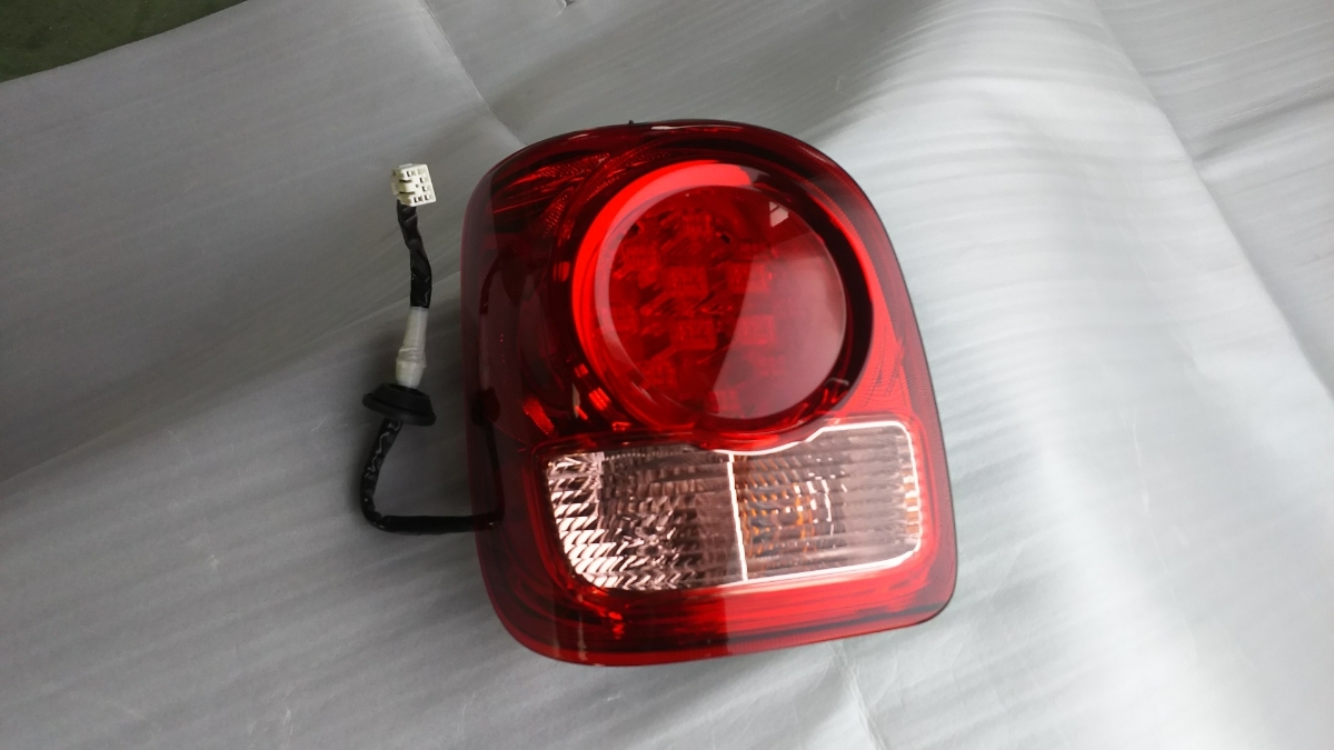 ムーヴ キャンバス LA800S 左テールランプ TOKAIDENSO 2052(テールライト)｜売買されたオークション情報、yahooの商品 ...