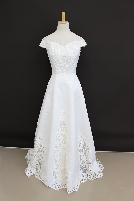 早い者勝ち 決算3000円均一セ－ル ウエディングドレス/L725-66/クラウディア Lovely Wedding/オフホワイト/(スレンダータイプ)｜売買されたオークション情報、yahoo ...