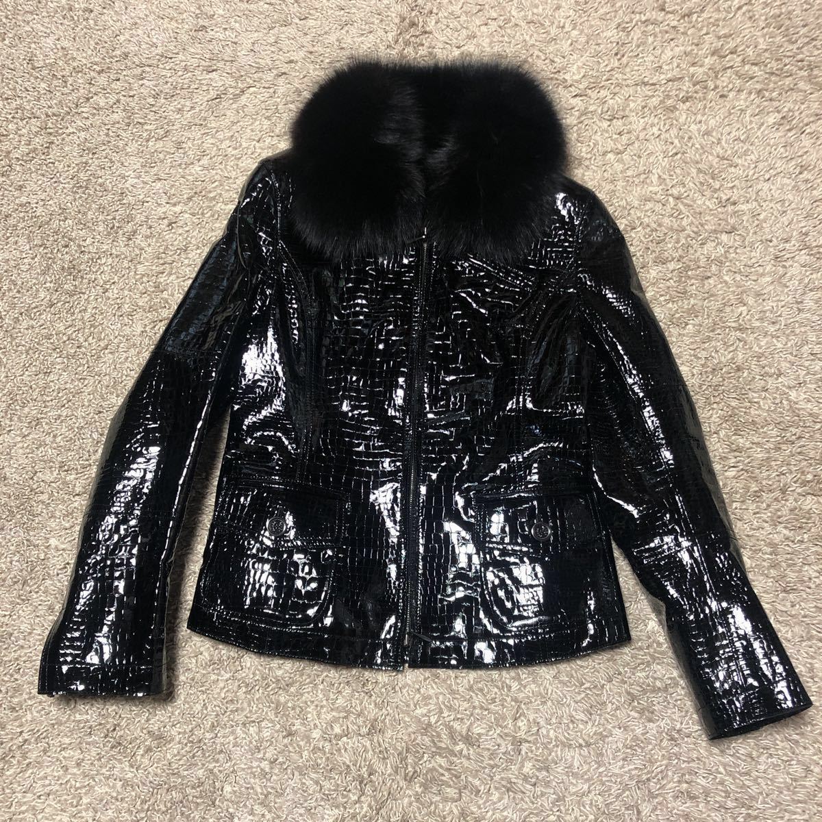 AJUDA アジューダ ボリュームフォックスファー付き 羊革 レザージャケットエナメル リアルファー ワールド社 42(Mサイズ)｜売買された ...