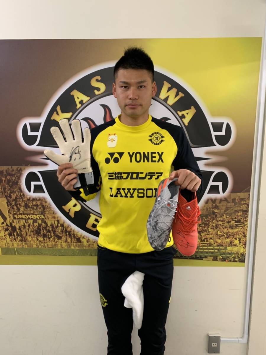 チャリティ 中村 航輔 柏 サイン入りGKグローブ260(被災地支援チャリティー)｜売買されたオークション情報、yahooの商品情報をアーカイブ公開 - オークファン（aucfan.com）