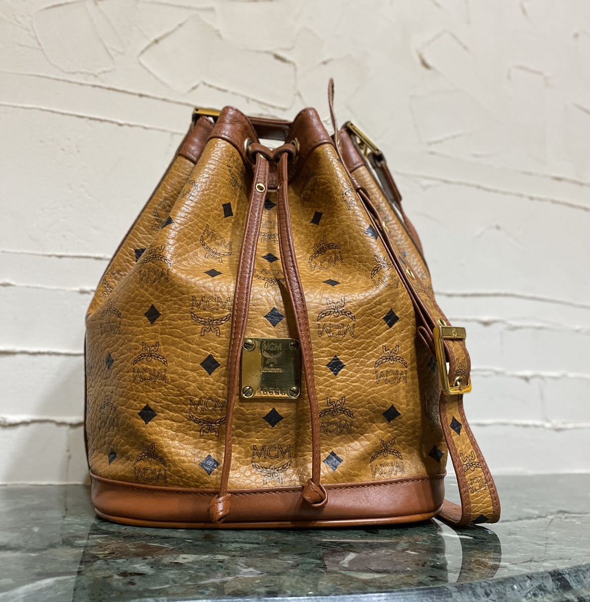 ドイツ製 旧MCM 巾着型 ショルダーバッグ PVCレザー ヴィンテージバッグ ロゴマニア 肩掛け 斜め掛け(かばん、バッグ)｜売買されたオークション情報、yahooの商品情報をアーカイブ公開 ...