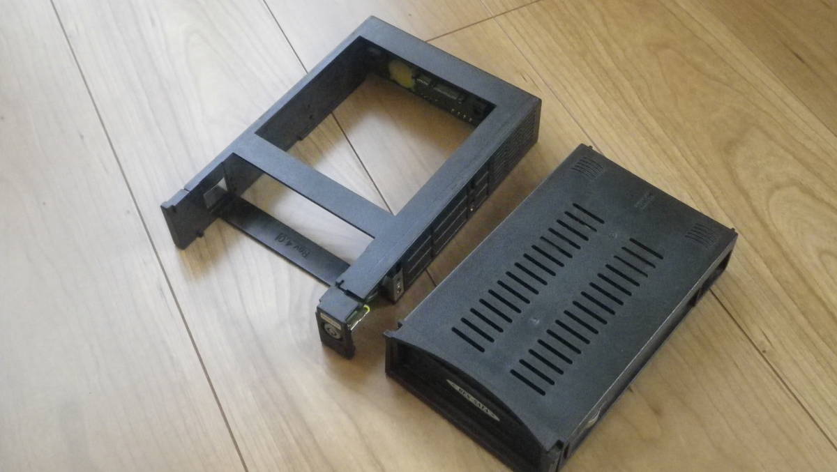 ラトックシステムREX-Dock SATA リムーバブルハードディスクケース SA-RC1+交換用トレイ(その他)｜売買されたオークション情報、yahooの商品情報をアーカイブ公開 ...