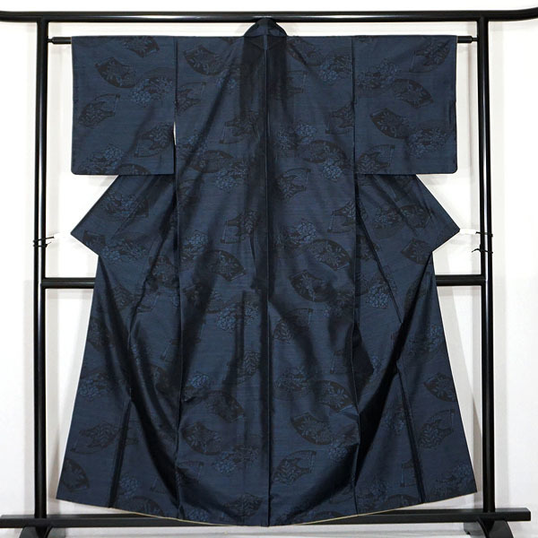 155cm シックな藍染 華地紙文様 緯絣 本場大島紬 E155(大島紬)｜売買されたオークション情報、yahooの商品情報をアーカイブ公開 - オークファン（aucfan.com）