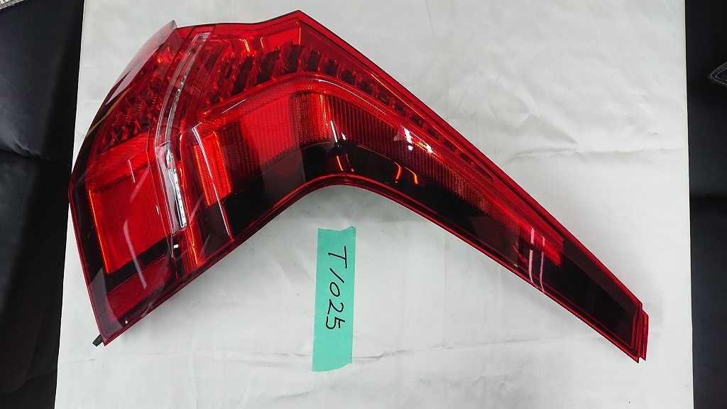 ボルボ XC60 リア 右 LEDテールランプ／ライト REAR RIGHT SIDE TAIL LIGHT LED 品番：31420428 ...