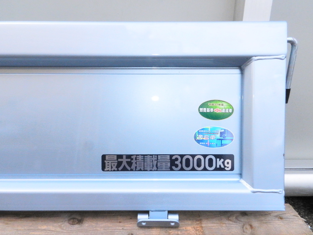 キャンター用 幅約178cm 純正リアゲート アオリ(外装)｜売買されたオークション情報、yahooの商品情報をアーカイブ公開 - オークファン（aucfan.com）