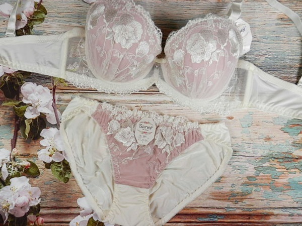 066-E75/L ブラジャー＆ショーツ セット / ピンク 紫 クリーム系 シフォン 花柄刺繍 リボン レース チャーム(75)｜売買されたオークション情報、yahooの商品情報をアーカイブ ...