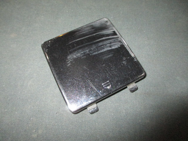 ベンツ W219 フロント バンパー 牽引 フック カバー 2198850026 トーイング トゥ プラグ アイ 蓋 CLS AMG 定形外 ...