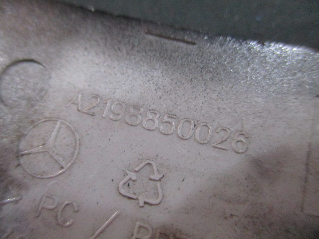 ベンツ W219 フロント バンパー 牽引 フック カバー 2198850026 トーイング トゥ プラグ アイ 蓋 CLS AMG 定形外 ...