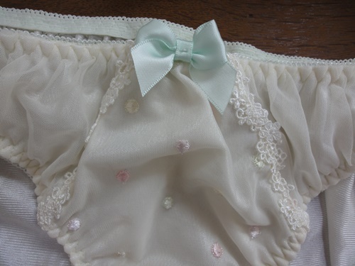 大きなサイズ Tutu anna ブラとショーツのセット E75(75)｜売買されたオークション情報、yahooの商品情報をアーカイブ公開 - オークファン（aucfan.com）