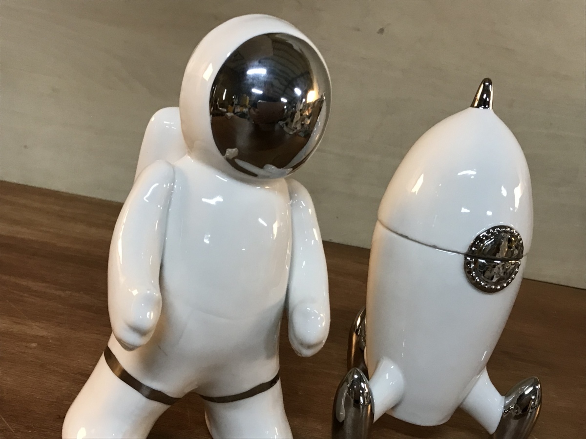 宇宙船 宇宙飛行士 宇宙服 陶器 アポロ 月 灰皿 人形 フィギュア 置物 インテリア 970g /くGOら/CC-2244(その他)｜売買さ ...