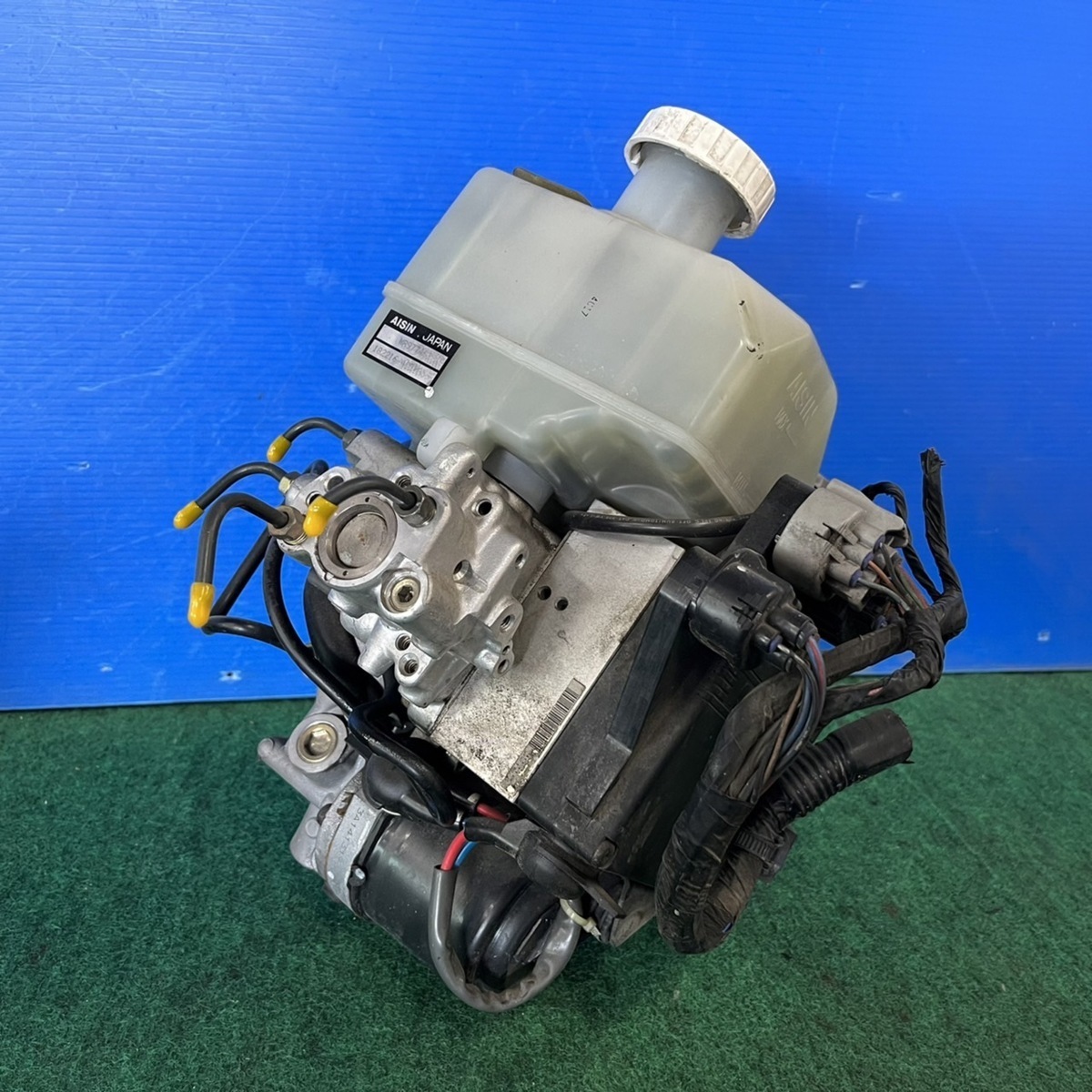 三菱 V73W パジェロ 70系 ブレーキブースター MR977461 トラコン無車 H16年式より Y/1515(三菱用)｜売買された ...