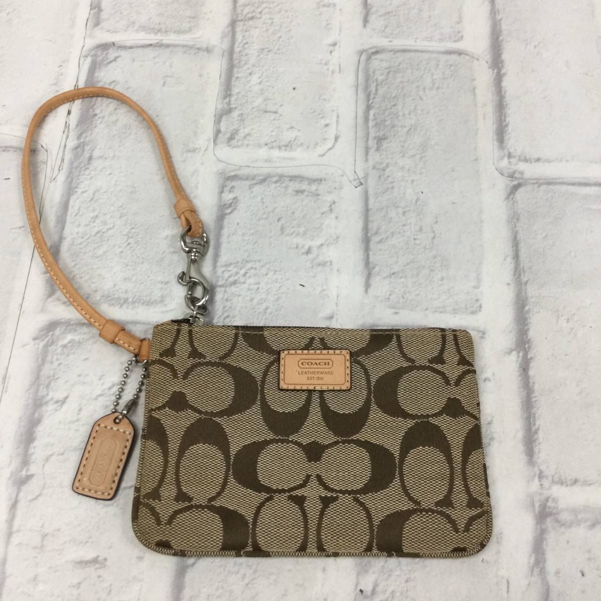 ポーチ COACH コーチ シグネチャーポーチ ICカード入れ N8-445(ポーチ)｜売買されたオークション情報、yahooの商品情報をアーカイブ公開 - オークファン（aucfan.com）