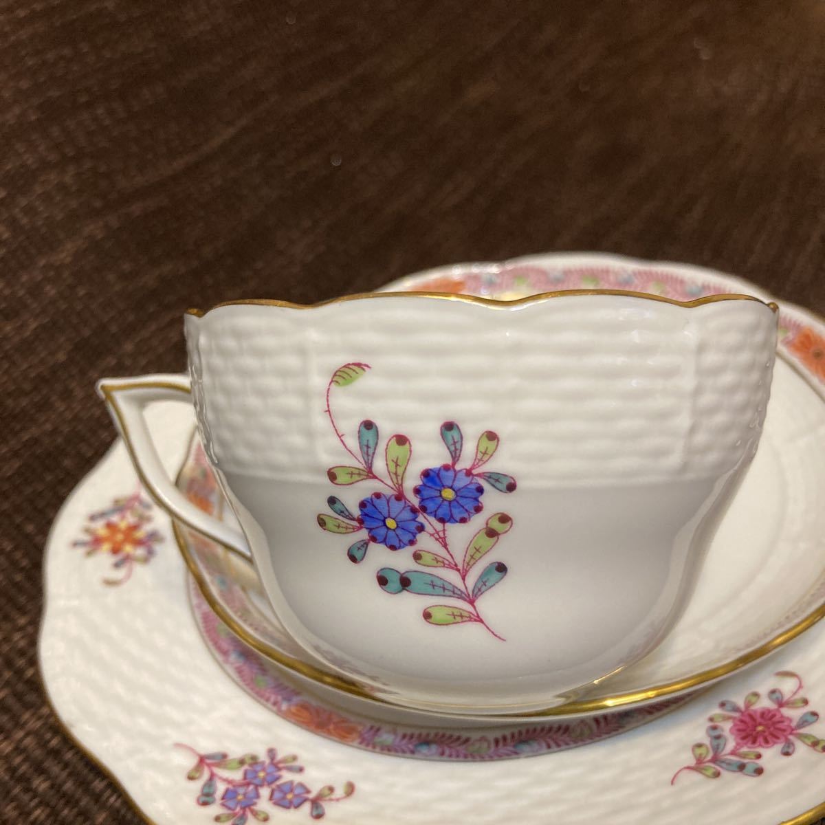 ヘレンド HEREND アポニーフラワー手描きカップ&ソーサー トリオ 730／AF(ヘレンド)｜売買されたオークション情報、yahooの商品情報をアーカイブ公開 - オークファン ...