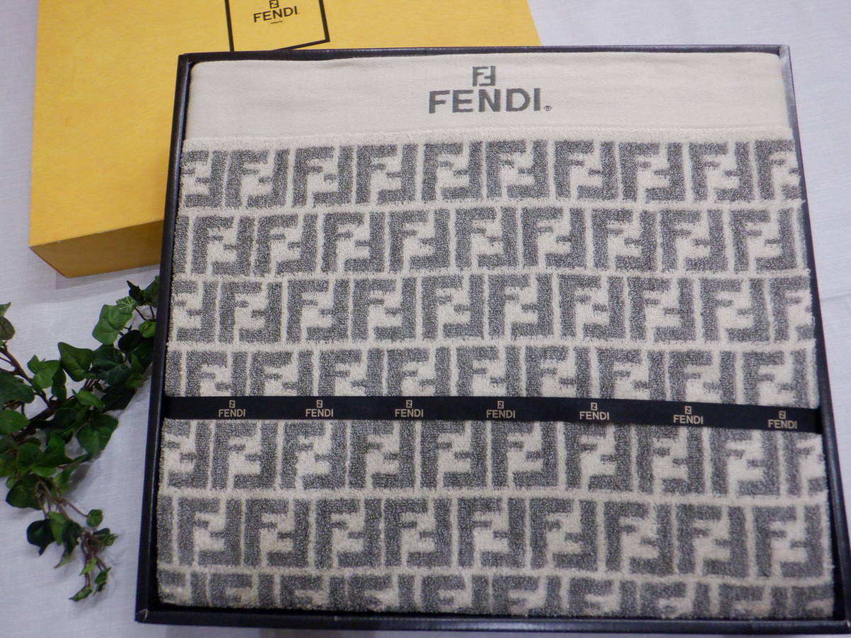 廃盤品 FENDI フェンディ タオルケット シングル 140×200㎝ ズッカ柄 白×グレー/寝具/ブランケット 綿100％オールシーズン ...