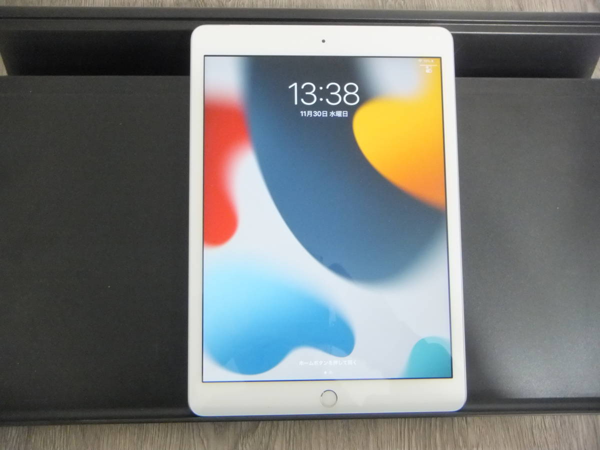 A-954 初期化済 Apple ipad A2198 7世代 32GB Wi-Fi+Celluler KDDI シルバー 10.2インチ ...