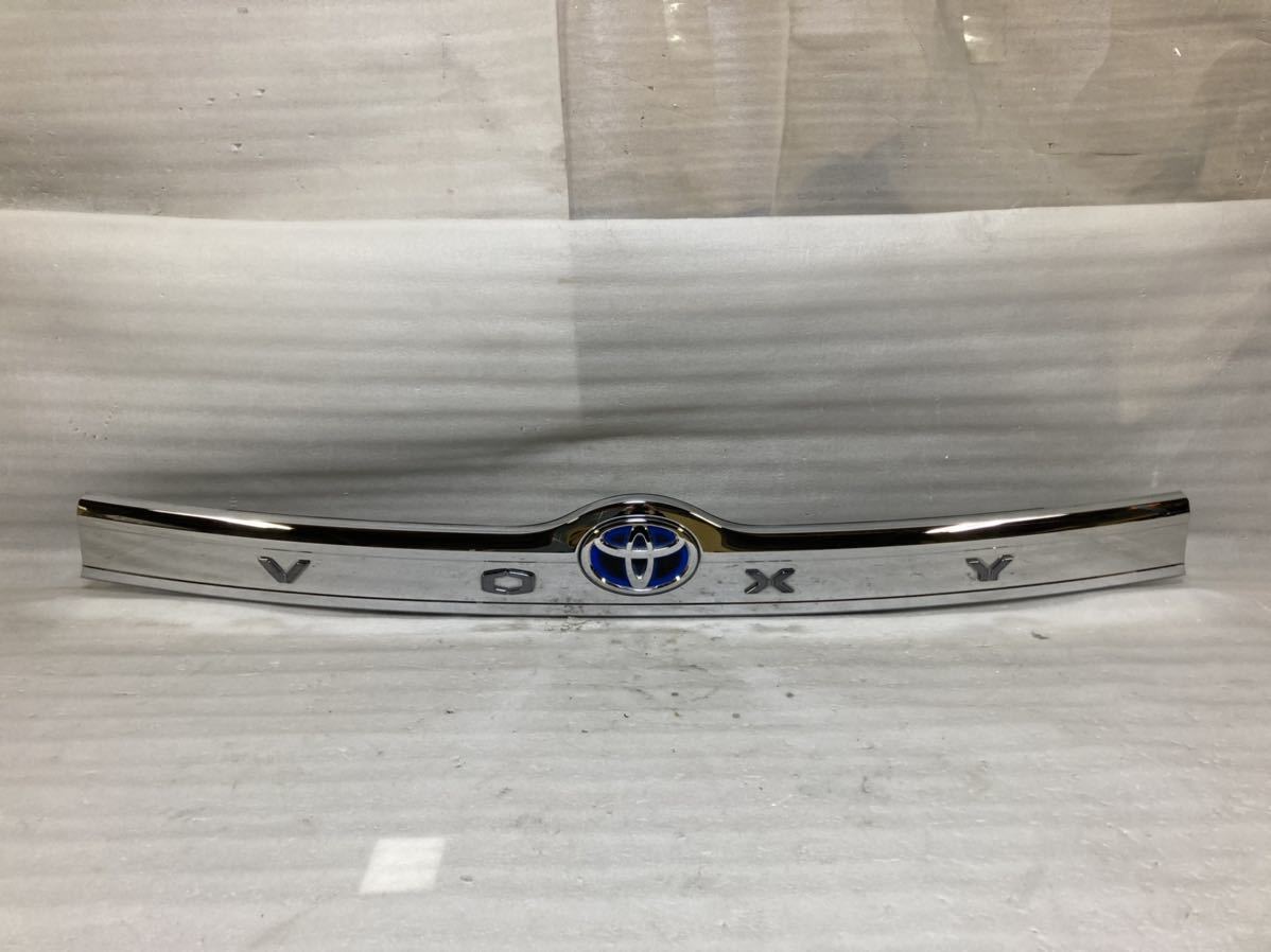 8136 ヴォクシー 80 後期 リアガーニッシュ 76801-28660 76811-28360(リア)｜売買されたオークション情報 ...