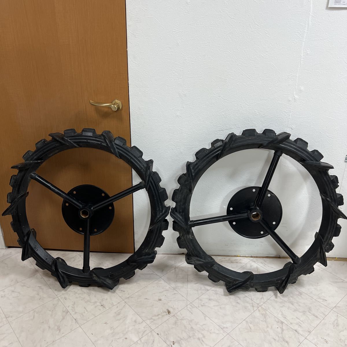 D616 ヤンマー 田植え機 リヤタイヤ 左右 pe-40 後輪(パーツ)｜売買されたオークション情報、yahooの商品情報をアーカイブ公開 - オークファン（aucfan.com）