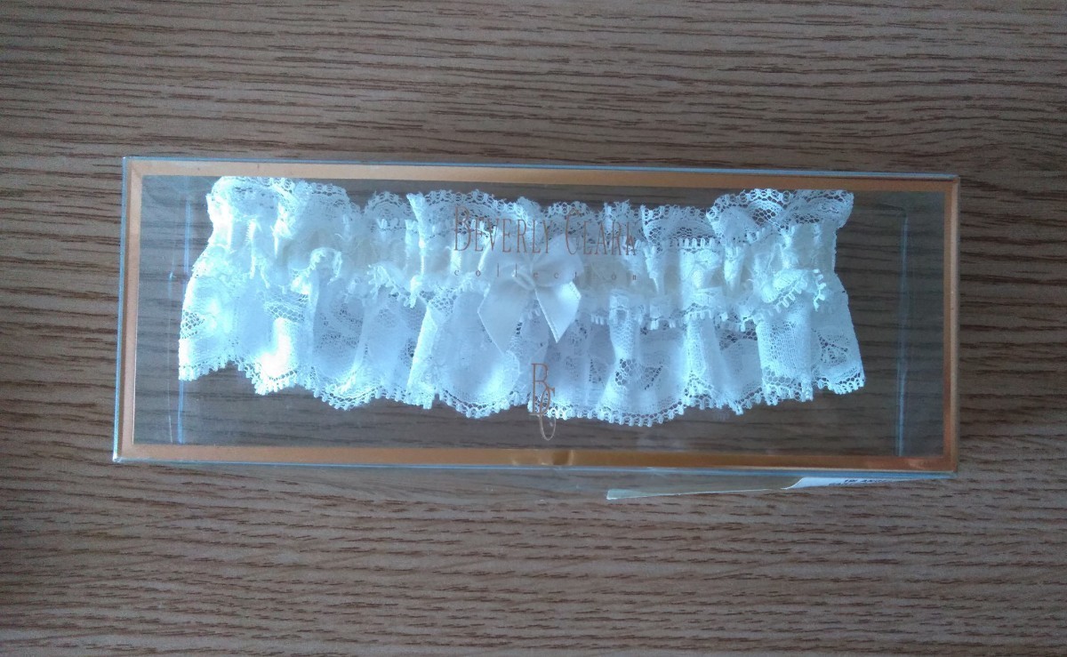 Beverly Clark ガーターリング ブライダルガーター 白 レース angel garter made in USA(その他)｜売買さ ...